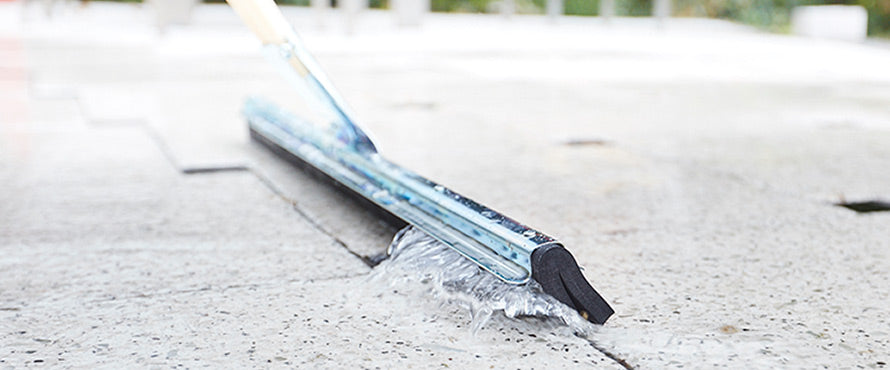 The Art of Using a Squeegee for Sparkling Clean Windows – Access cleaning